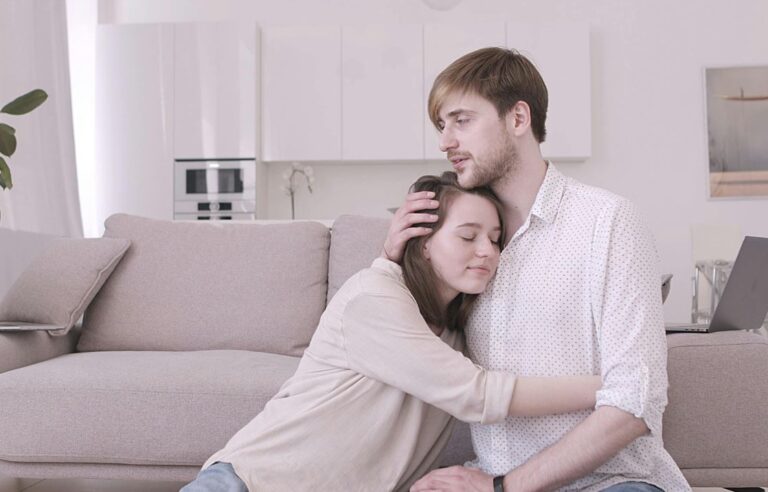 40+ Comforting Messages For A Girlfriend Who Is Sad